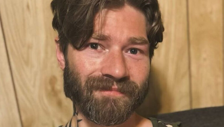 'Alaskan Bush People' Bear Brown Shares Family Photo With New Baby ...
